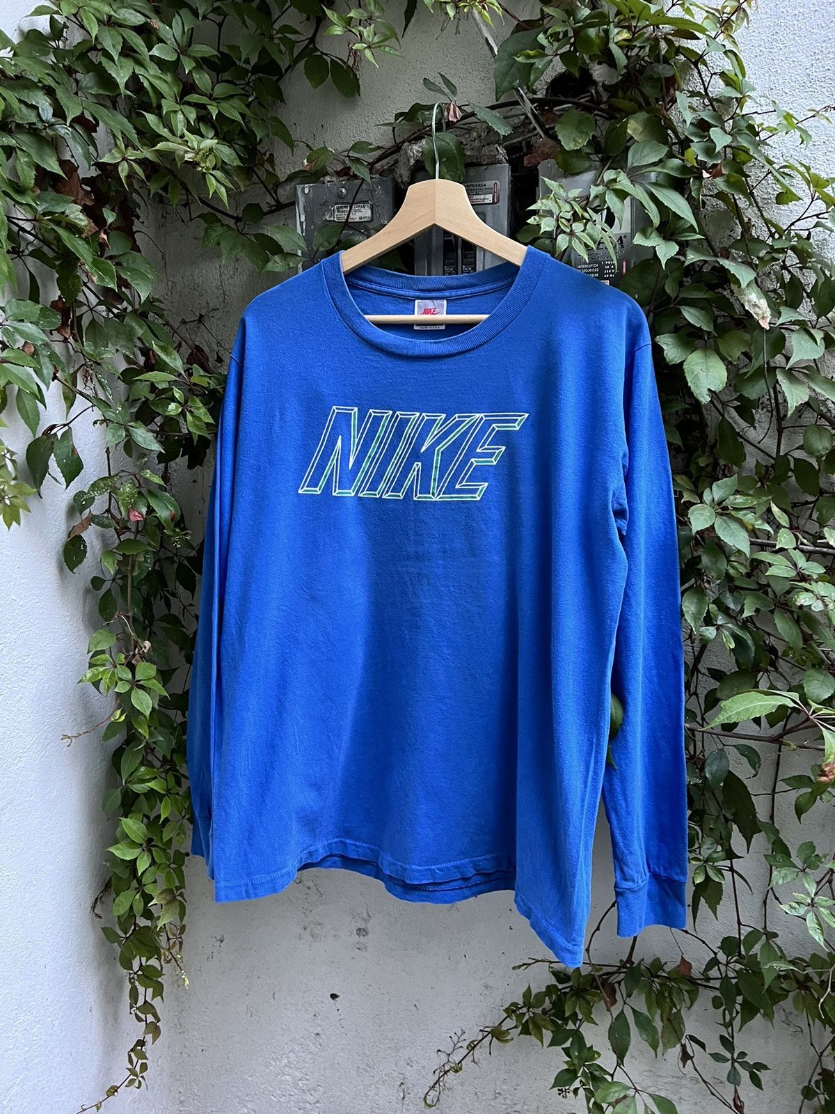 Vintage 90s Nike Logo Single Stitch Tee | TOP DRWR